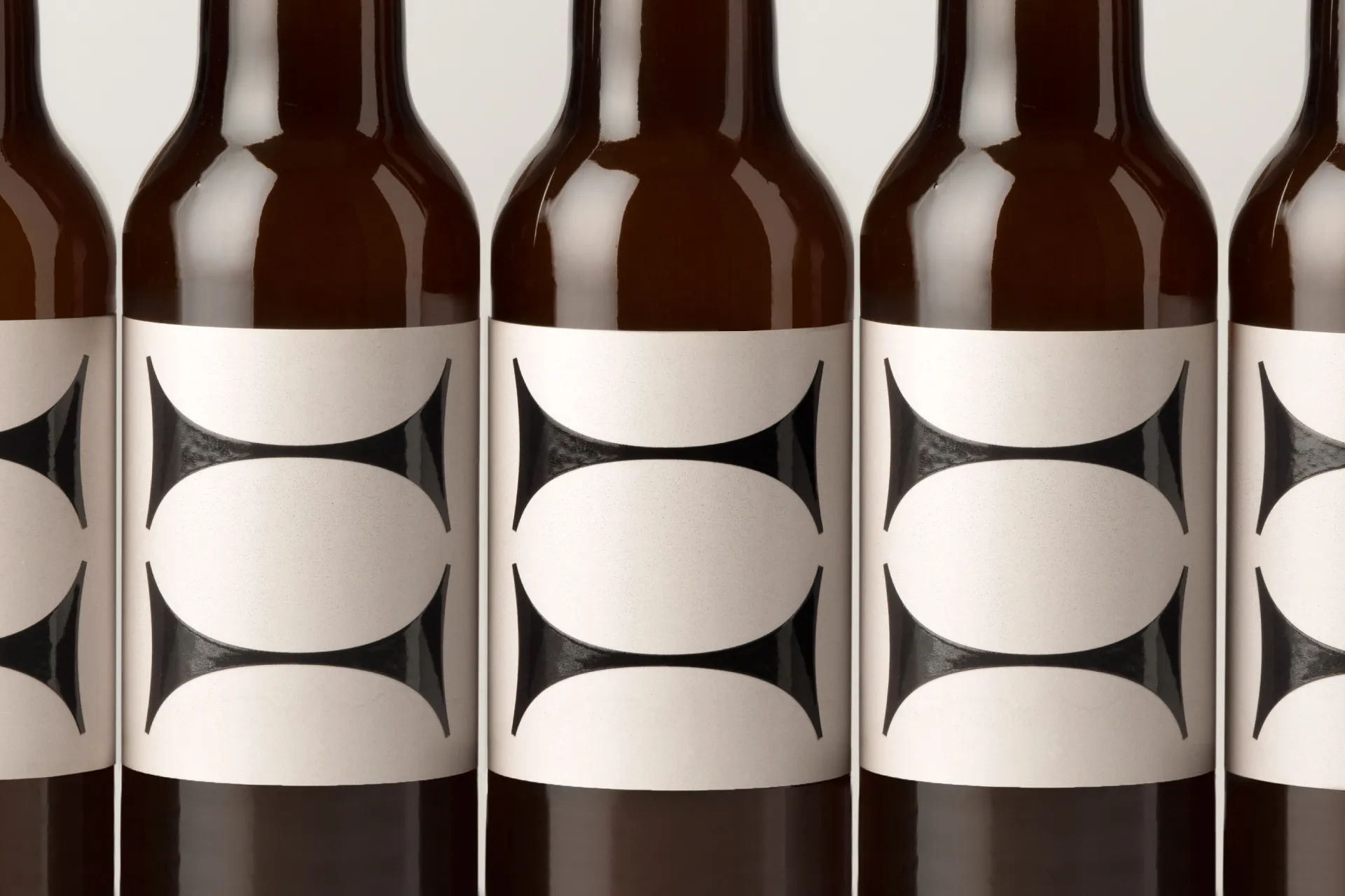 Adding Intrigue Through Simplicity For Feyrouz's Anniversary Beer - DIELINE
